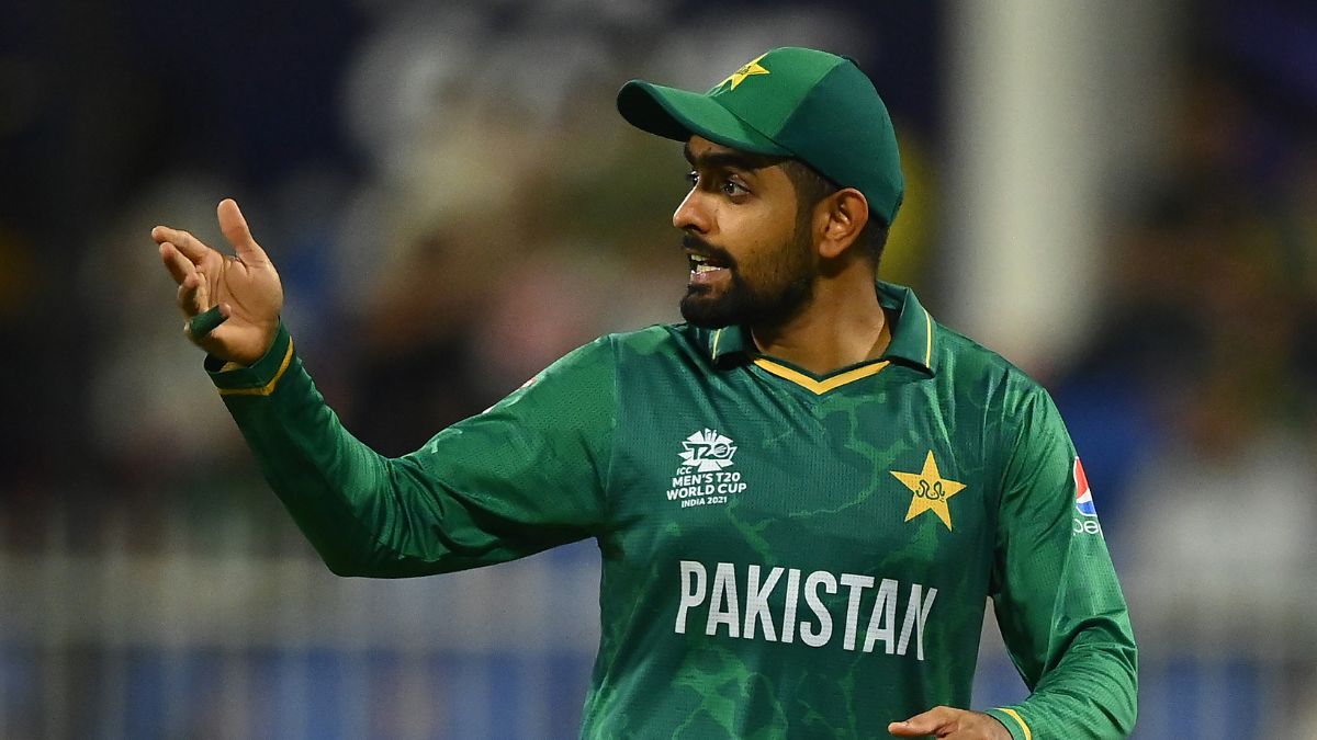 Babar Azam Star In Qawwali Night Of Imam ul Haqs Wedding video goes ...